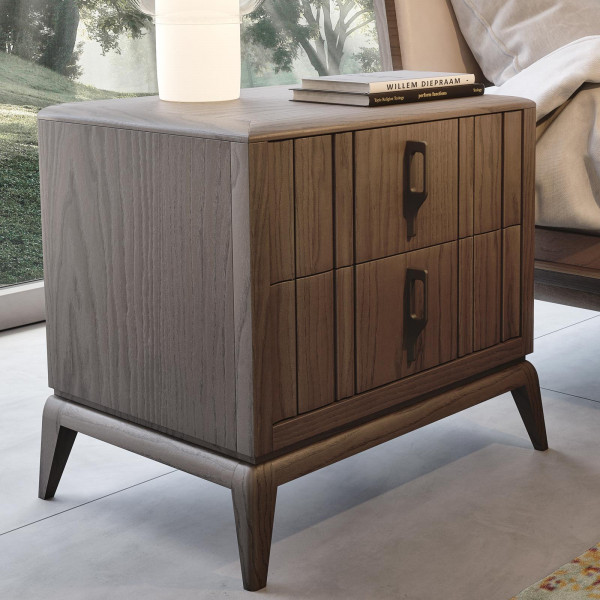 Comodino moderno in legno, design massello e piedini